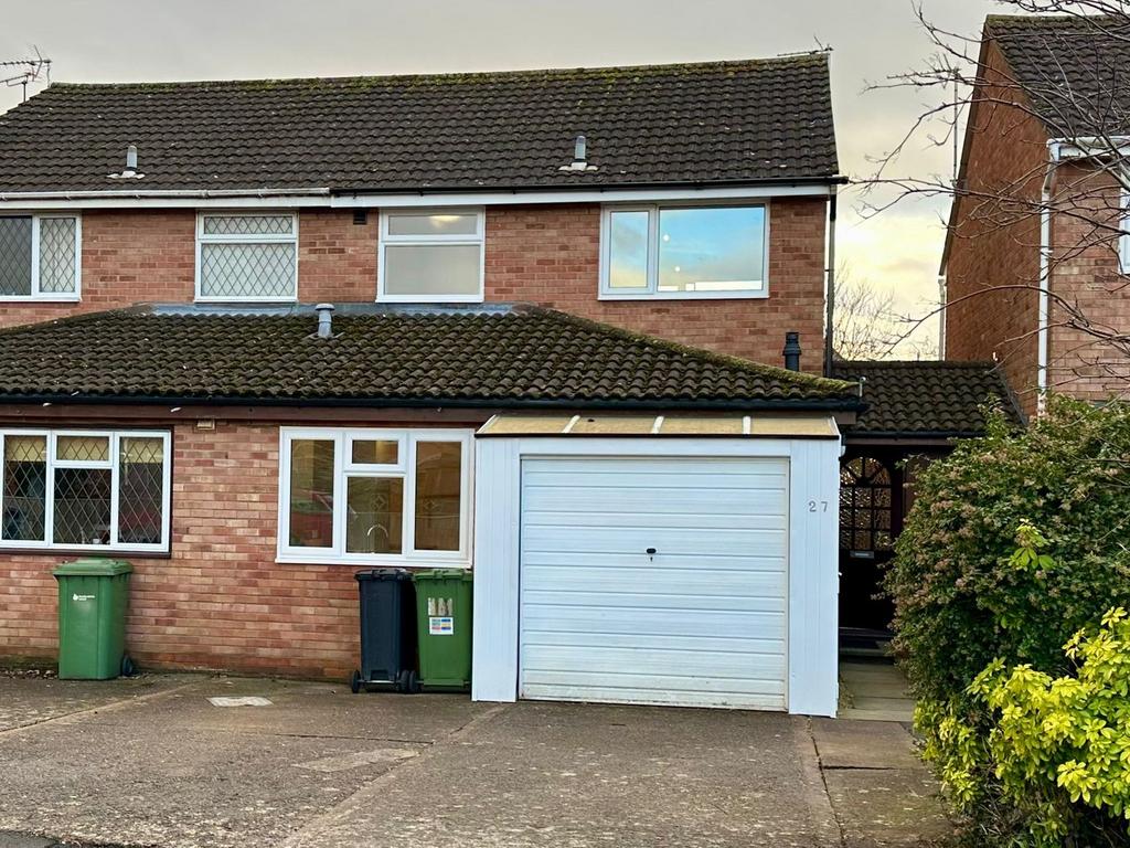 Haston Close, Hereford, HR4 3 bed semi-detached house - £275,000