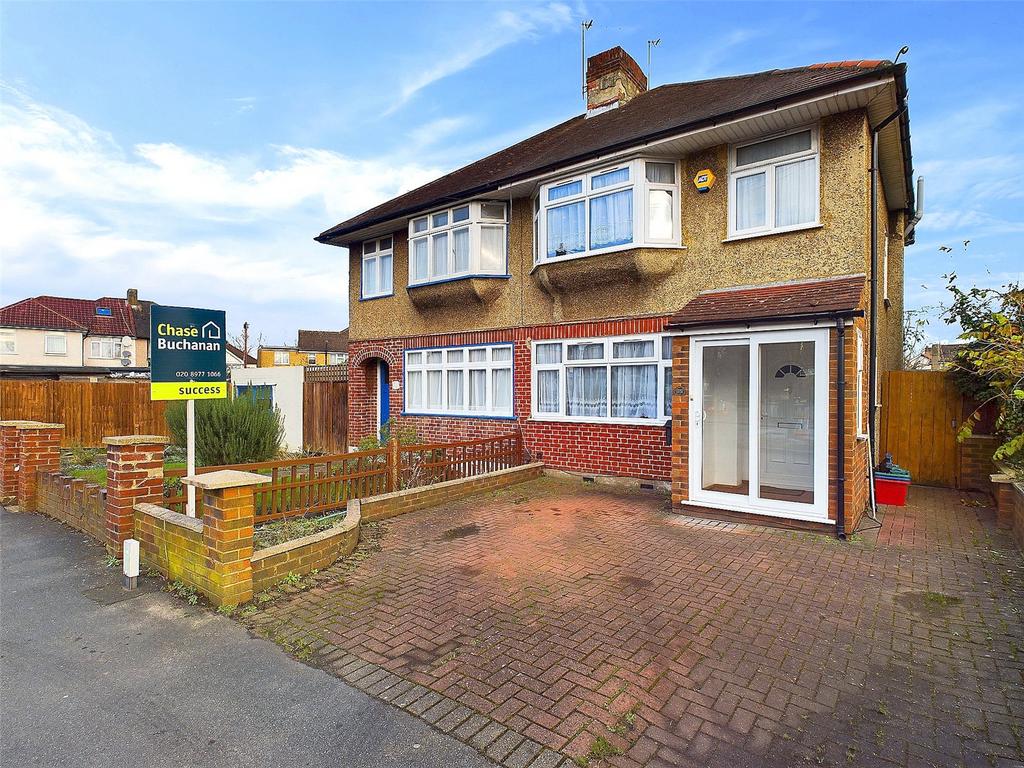 Harlington Road East, Feltham 3 bed semi-detached house to rent - £ ...