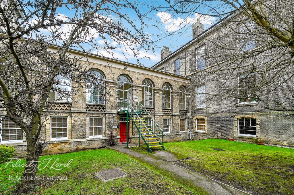Gilbert Close, London 1 bed apartment - £300,000