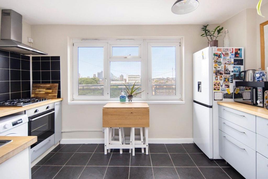 Fellows Court, Weymouth Terrace... 3 bed flat - £2,700 pcm (£623 pw)