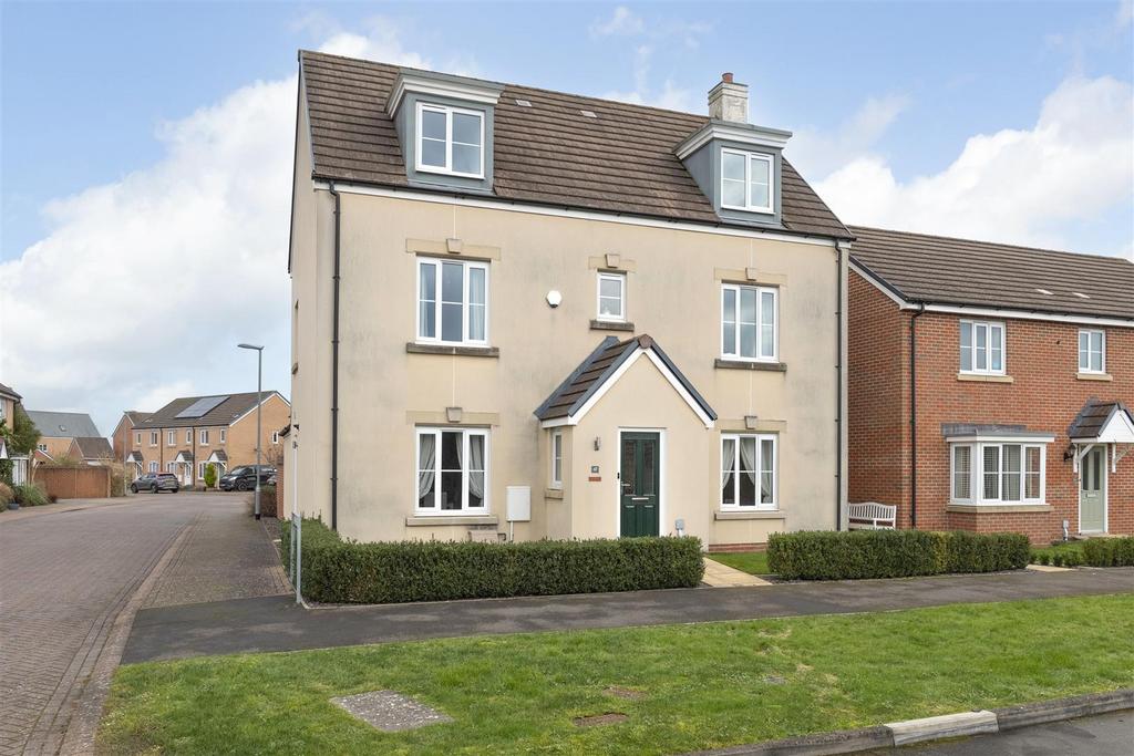 Toucan Street, Trowbridge 5 bed detached house - £450,000