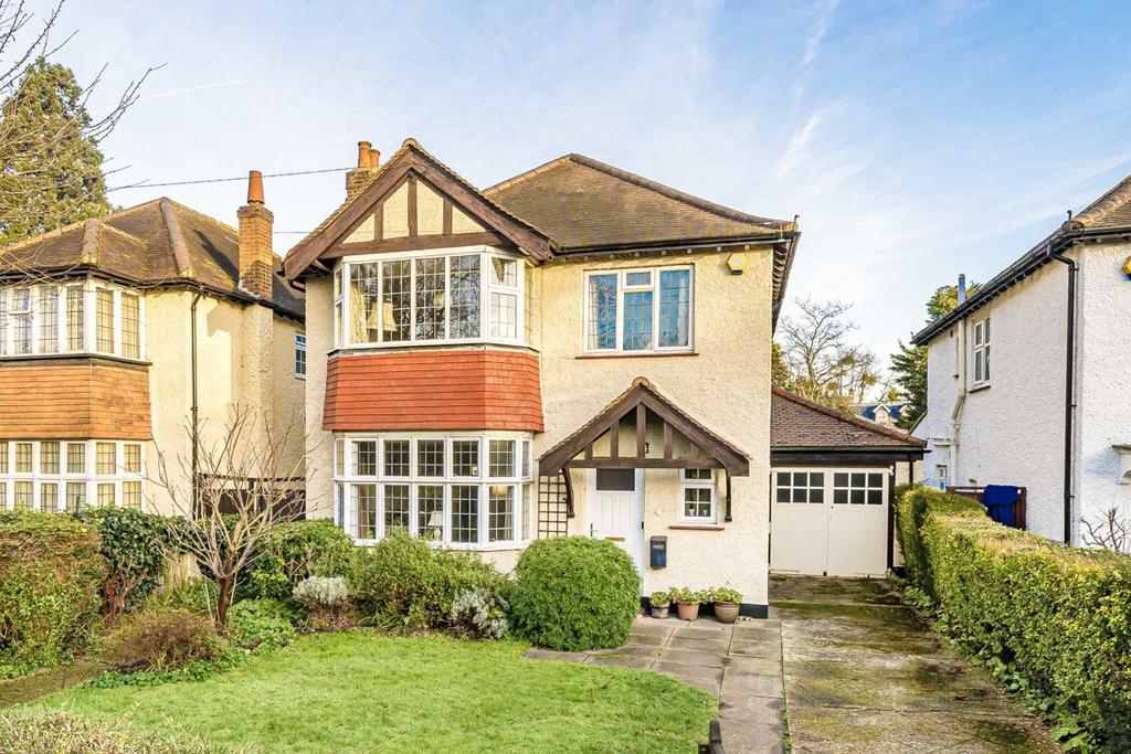 Arnison Road, East Molesey KT8 4 bed detached house for sale - £1,495,000