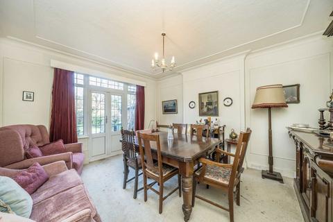 Houses for sale in East Molesey | OnTheMarket