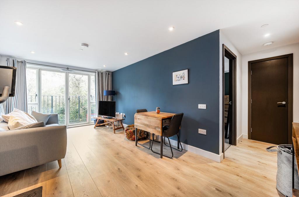 Panta House, 4 Old Barn Lane, Kenley... 1 bed apartment - £275,000