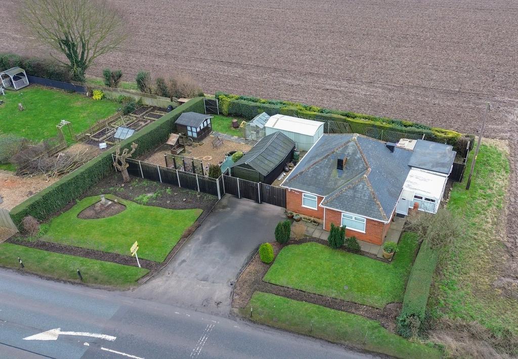 Main Road, Butterwick, Boston, PE22 2 bed detached bungalow - £199,950