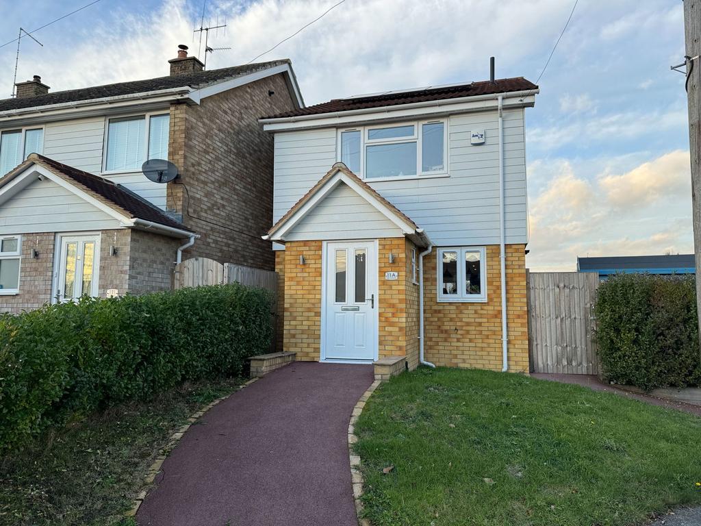 Staplehurst, Kent 2 bed detached house - £335,000