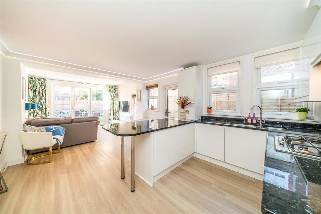 London SW17 2 bed maisonette for sale - £800,000