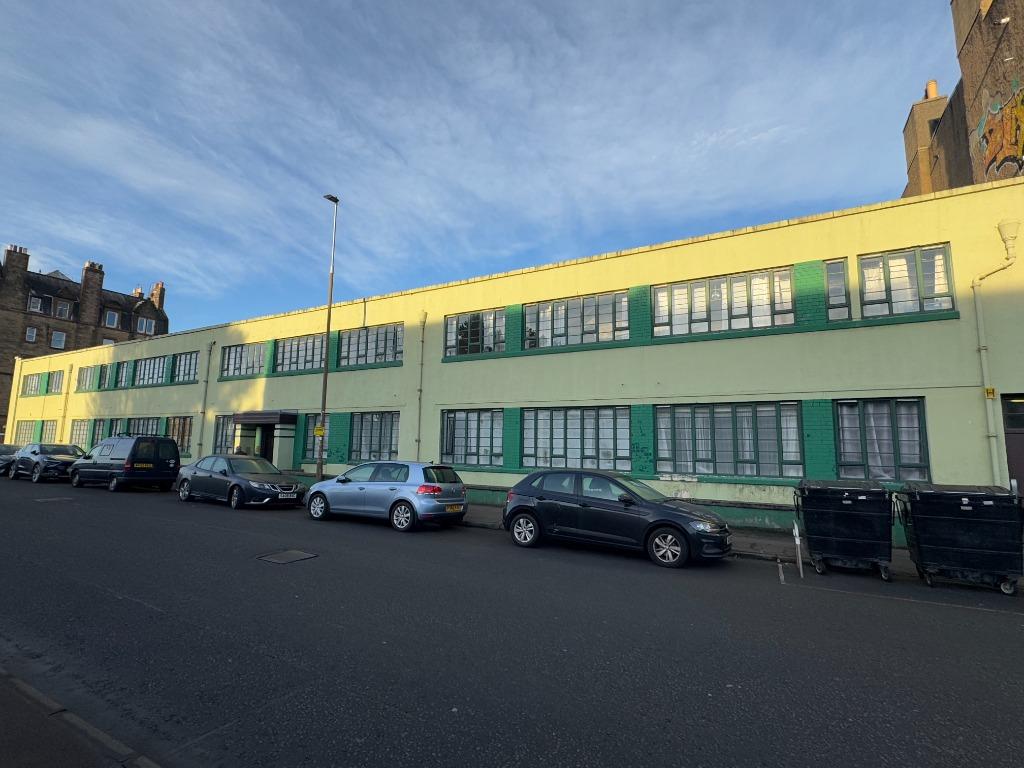 Bonnington Road, Edinburgh EH6 2 bed flat - £1,100 pcm (£254 pw)