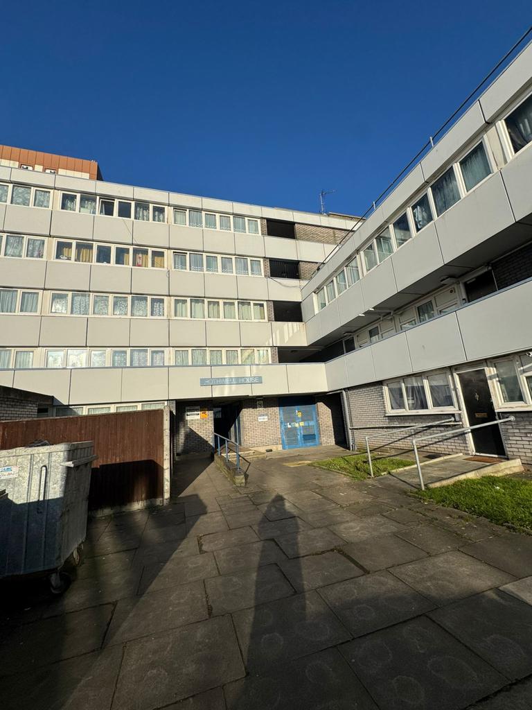 Bescoe Close, TW5 1 bed flat - £1,450 pcm (£335 pw)