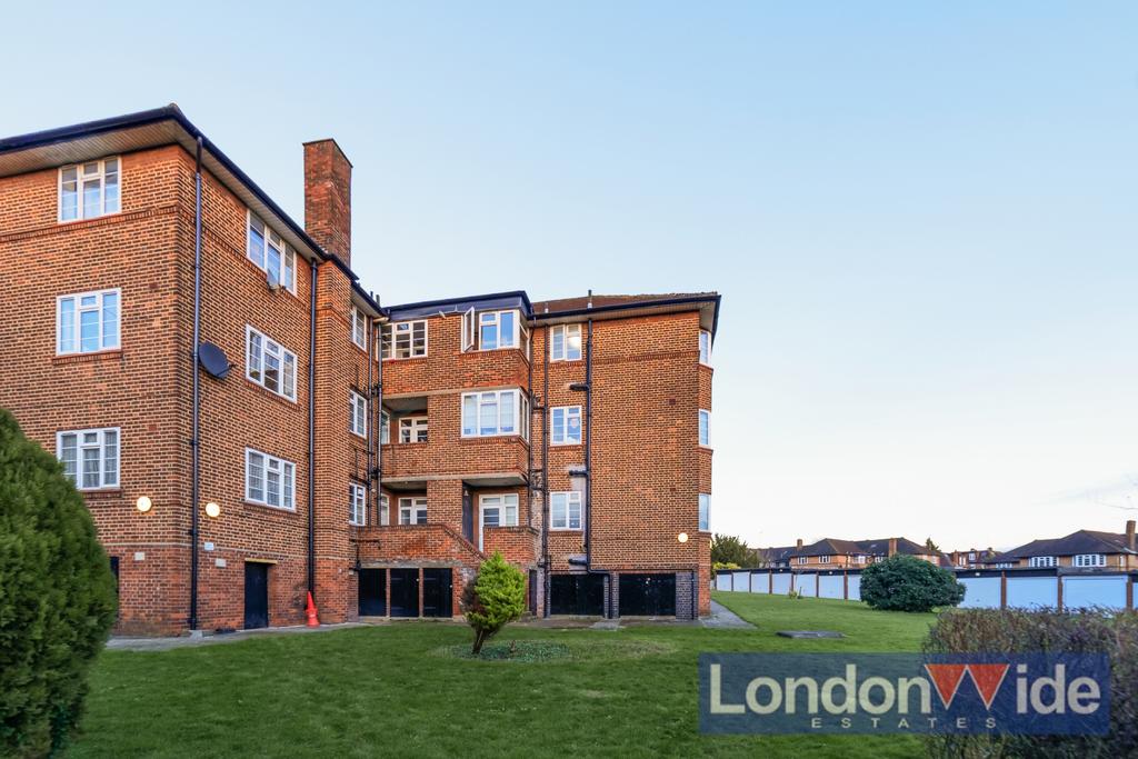 119, Beaufort Park, London, NW11 2 bed apartment - £1,950 pcm (£450 pw)