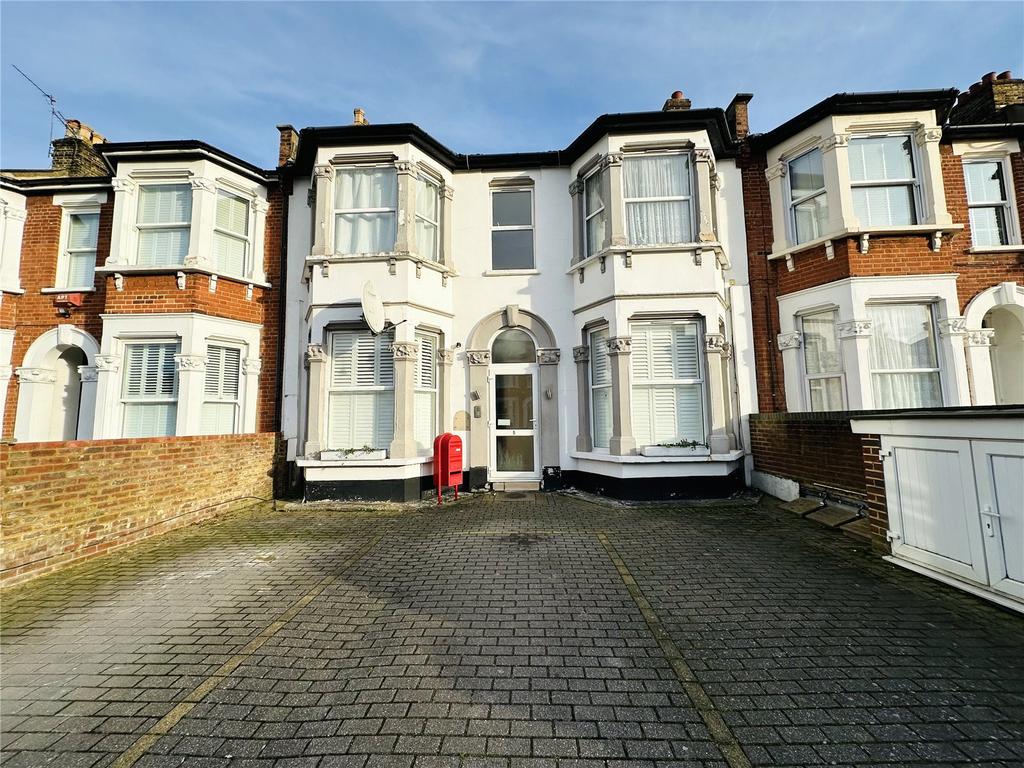 Broadfield Road, Catford, SE6 2 bed flat - £300,000