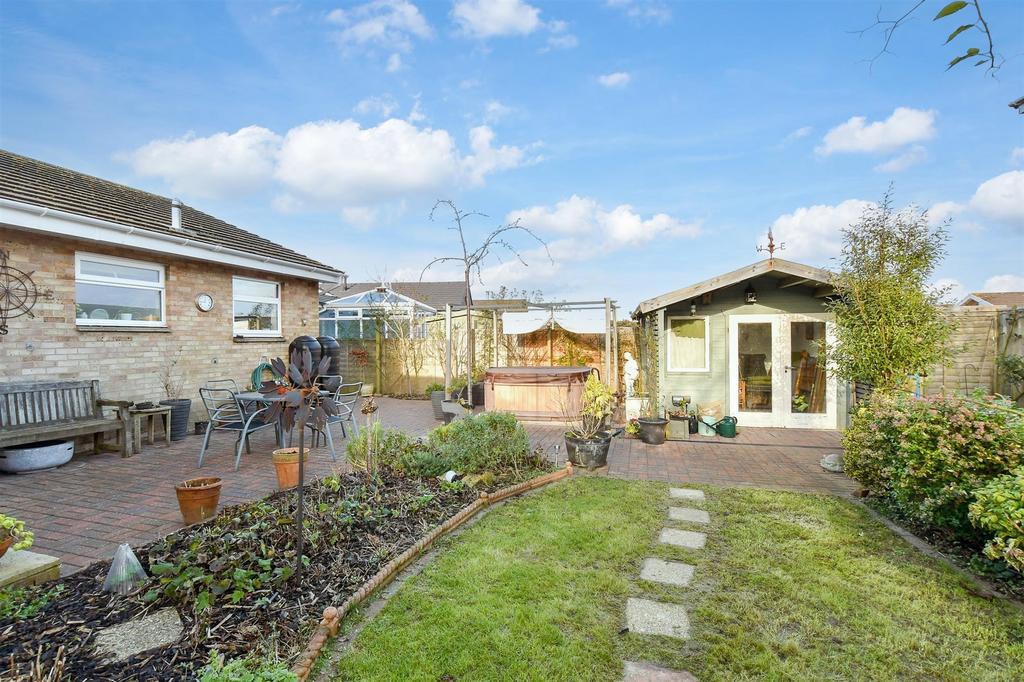 Windsor Drive, Shanklin, Isle of Wight 3 bed detached bungalow for sale ...