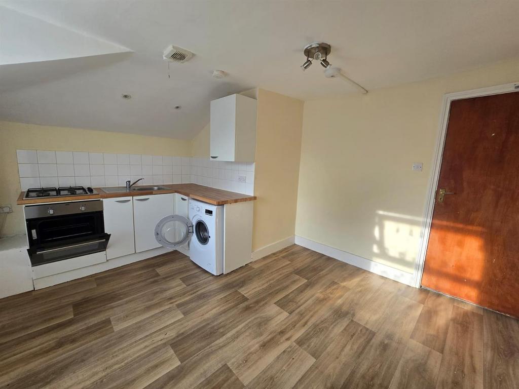 Ickburgh Road, Hackney 1 bed flat - £1,495 pcm (£345 pw)