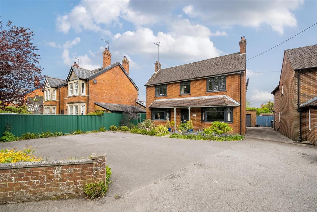 Nursteed Road, Devizes 4 bed detached house for sale - £500,000