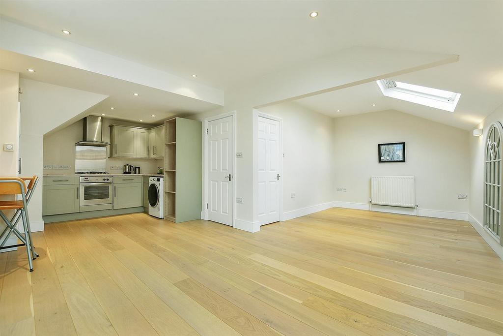 Thames Road, Chiswick, W4 Studio to rent - £1,650 pcm (£381 pw)