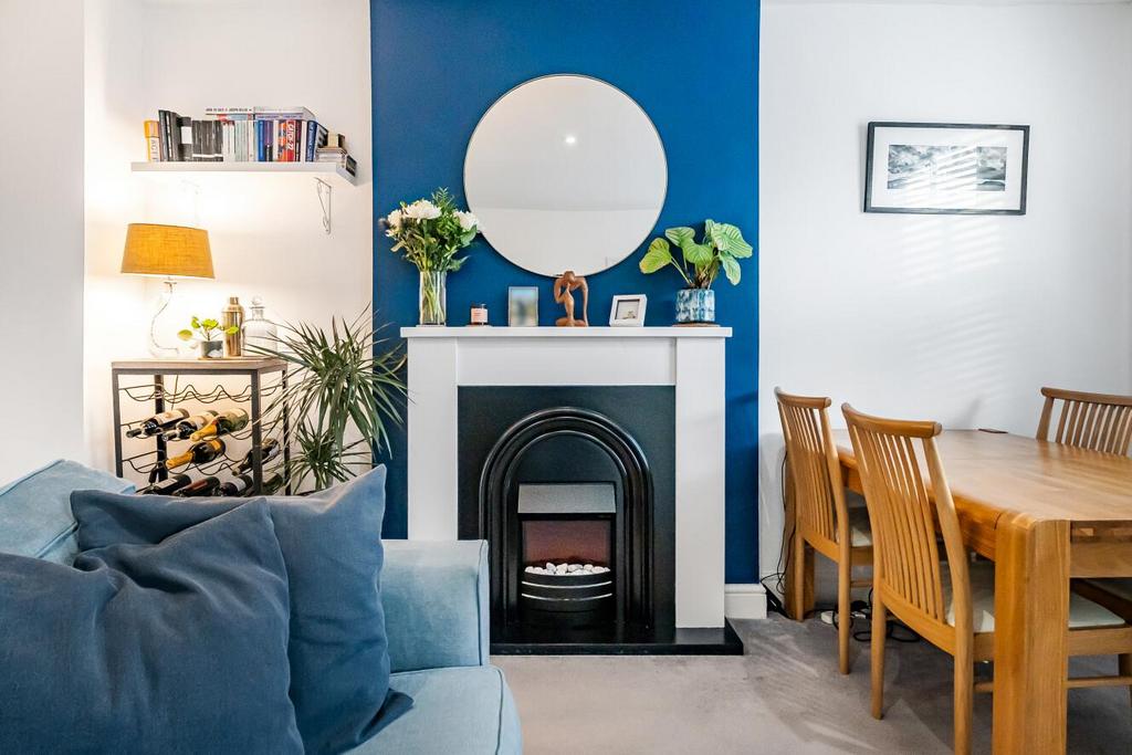 Oberstein Road, Battersea, London, SW11 1 bed flat for sale - £450,000