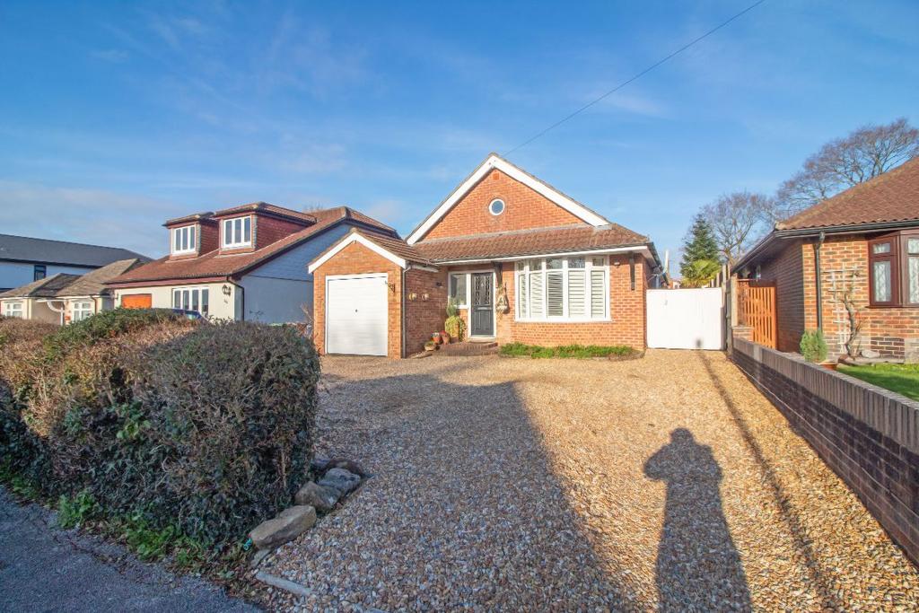 Kings Road, Cowplain, PO8 8UR 3 bed detached bungalow for sale - £480,000