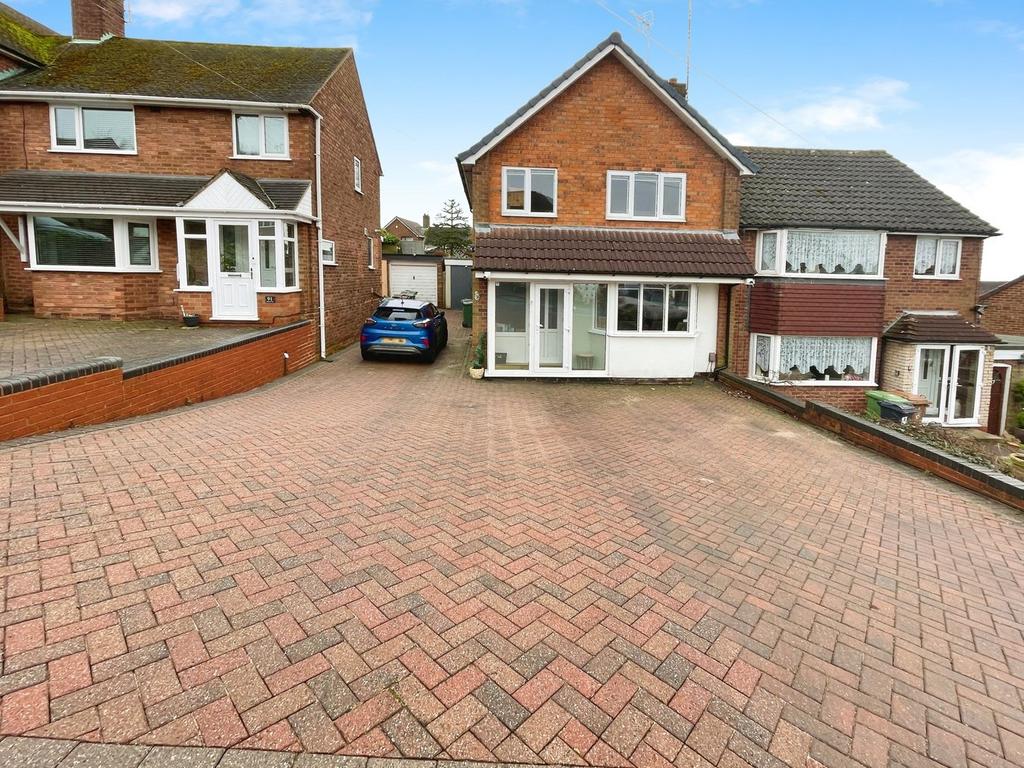 Wimperis Way, Birmingham, B43 3 bed semi-detached house - £330,000