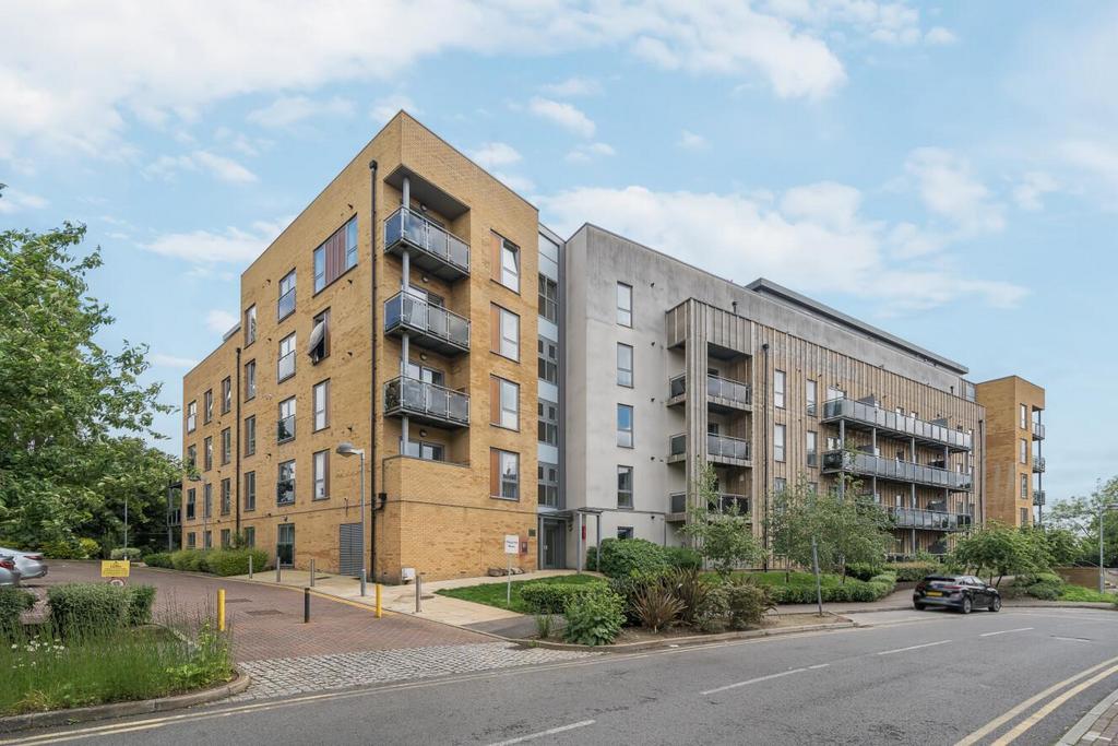 St. Georges Grove, Earlsfield 2 bed flat - £425,000