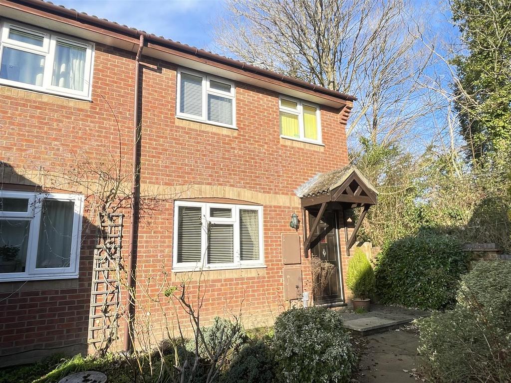 Woodbury Gardens, Salisbury SP2 3 bed semi-detached house for sale - £315,000