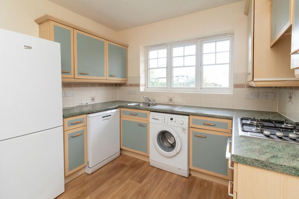 London, SE17 2 bed flat - £2,400 pcm (£554 pw)