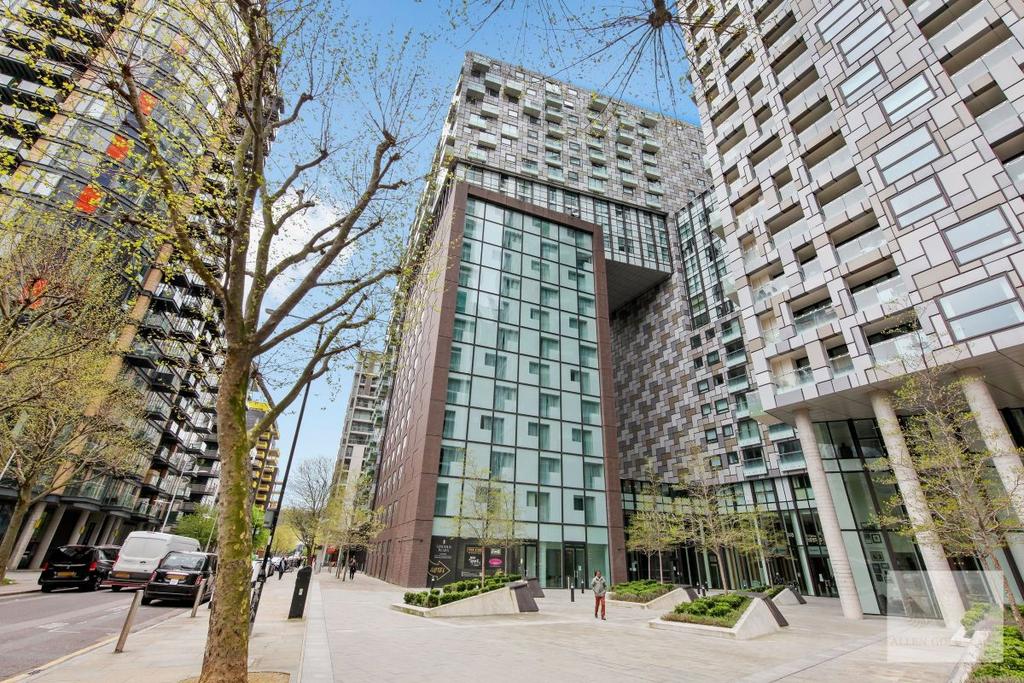 Jackson Tower, E14 1 bed flat - £3,000 pcm (£692 pw)