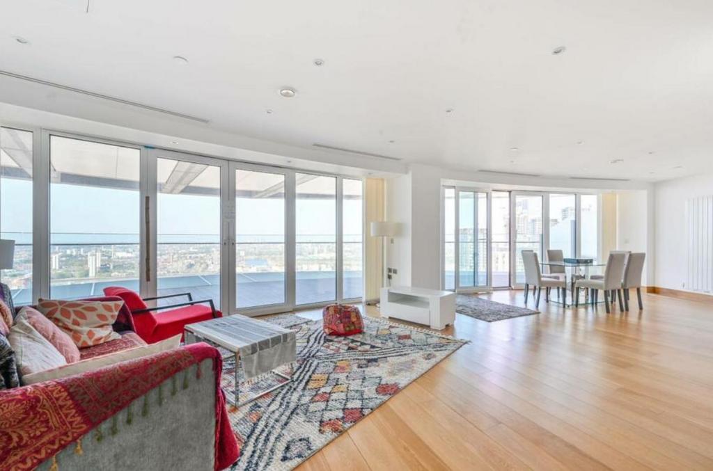 Arena Tower, Canary Wharf 3 bed apartment - £4,949 pcm (£1,142 pw)