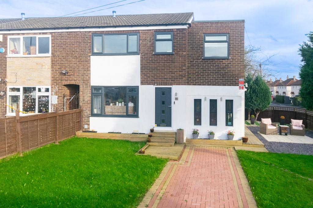 Leeds LS15 4 bed end of terrace house - £250,000