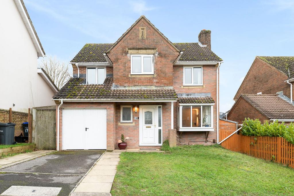 Angler Road, Salisbury SP2 4 bed detached house - £425,000