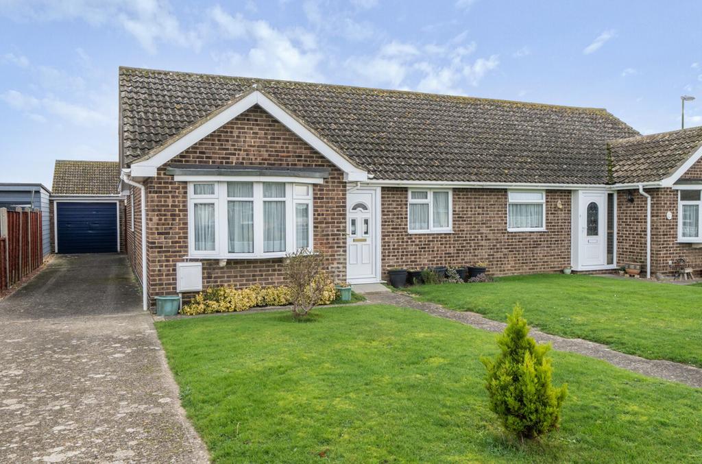 Cakeham Way, West Wittering, PO20 2 bed semi-detached bungalow for sale ...