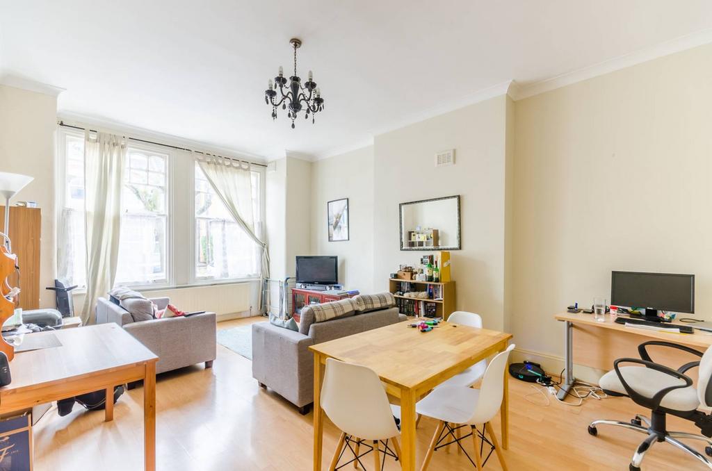 Huron Road, Heaver Estate, London, SW17 2 bed flat - £2,100 pcm (£485 pw)