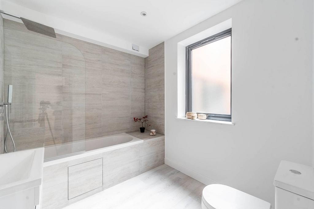 Eloise House, London SE25 2 bed flat - £415,000