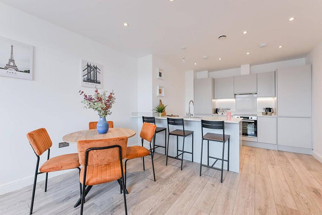 Eloise House, London SE25 2 bed flat - £430,000