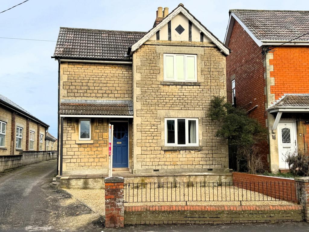 Oxford Road, Calne SN11 2 bed detached house - £1,100 pcm (£254 pw)