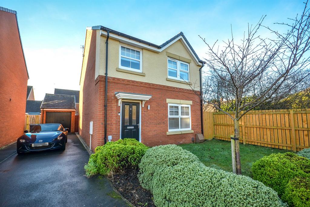Stanegate, Hebburn 4 bed detached house - £299,999
