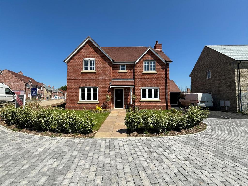 Home 43, The Connaught, Shillingstone... 4 bed detached house - £725,000