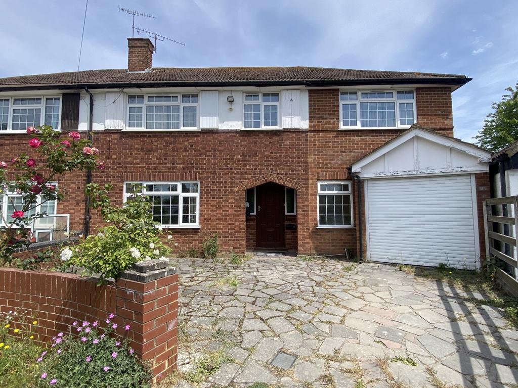 Rodney Close, Pinner HA5 6 bed semi-detached house for sale - £860,000