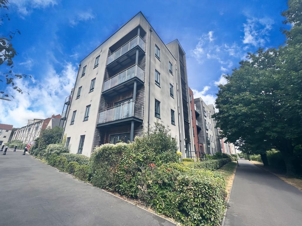 Sinclair Drive, Basingstoke RG21 2 bed apartment - £195,000