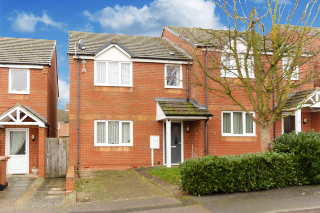 Anne Road, Wellingborough NN8 3 bed semi-detached house - £62,000