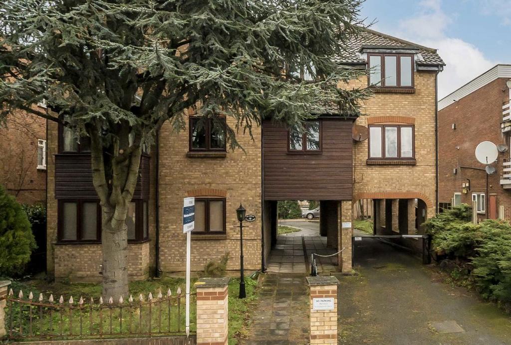 Lynton Road, London W3 1 bed flat - £1,599 pcm (£369 pw)