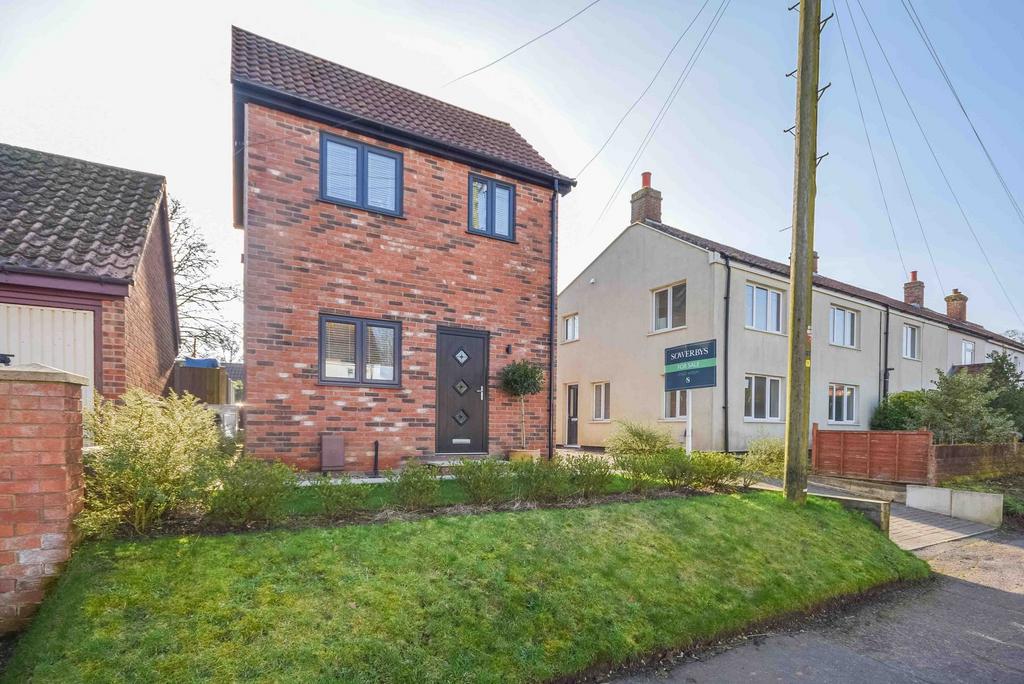 Yaxham 2 bed detached house - £290,000