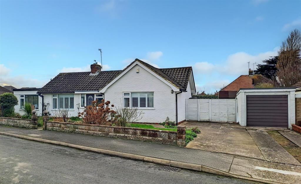 Seawaves Close, East Preston BN16 2 bed detached bungalow - £575,000