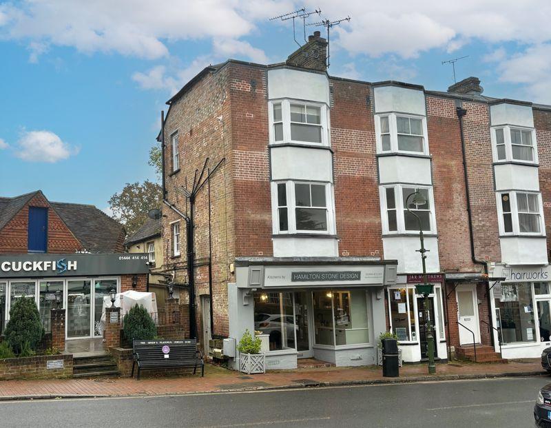 High Street, Cuckfield 1 bed flat - £950 pcm (£219 pw)