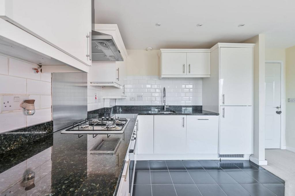 Pancras Way, Bow, London, E3 2 bed flat - £2,250 pcm (£519 pw)