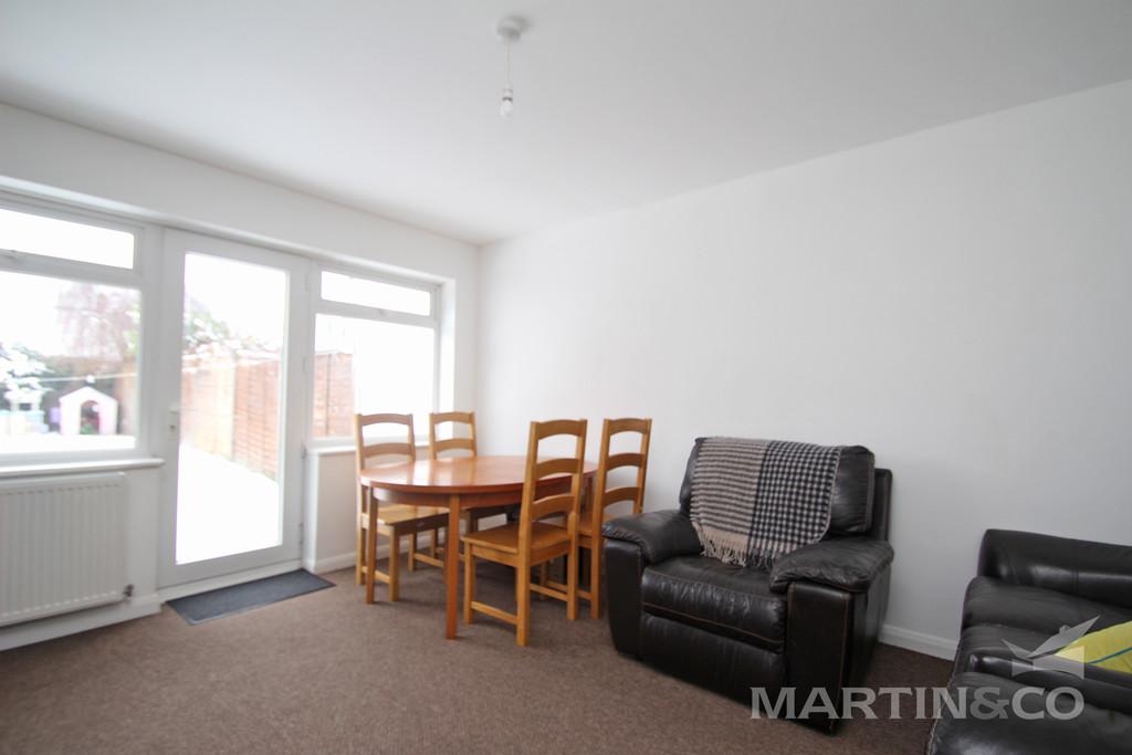 Elms Drive Chelmsford 3 Bed Semi Detached Bungalow To Rent £1 450