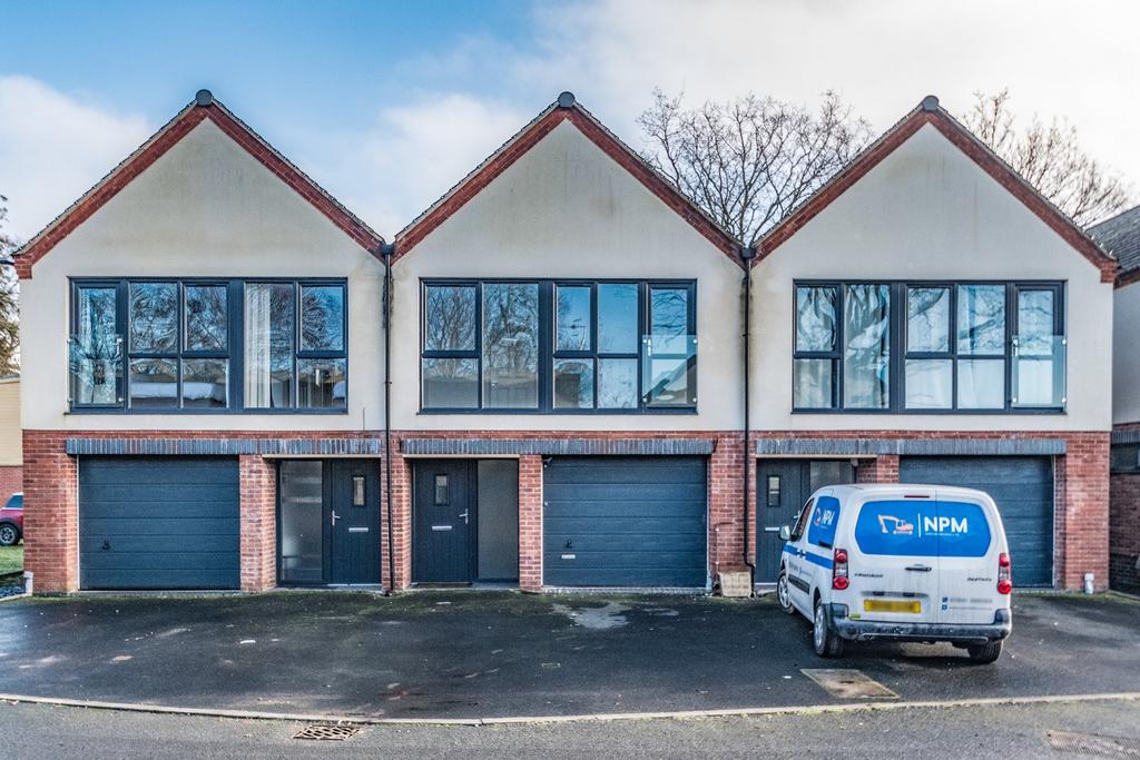 Saxon Way, Wychbold, Droitwich... 3 bed terraced house - £1,395 pcm (£ ...