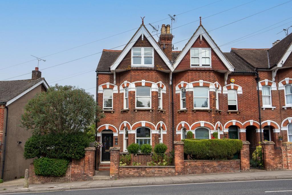 Hurst Road, Horsham, RH12 5 bed semi-detached house - £750,000
