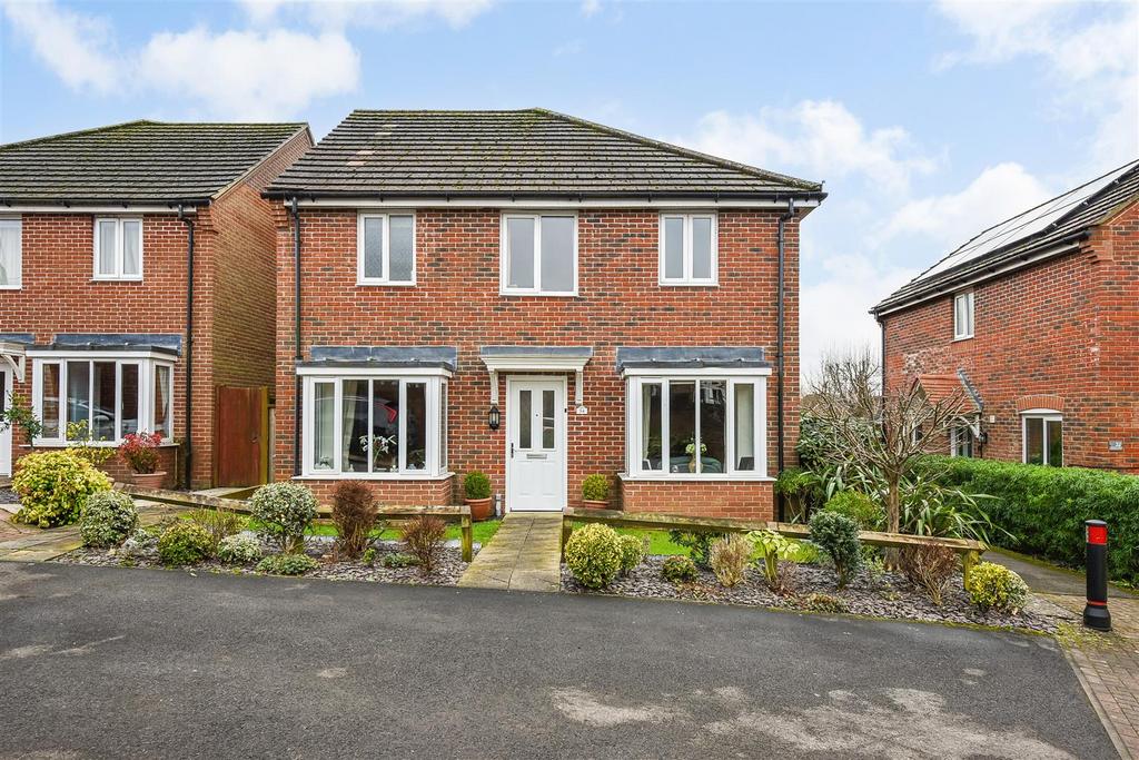 Micheldever Road, Whitchurch 4 bed detached house - £500,000