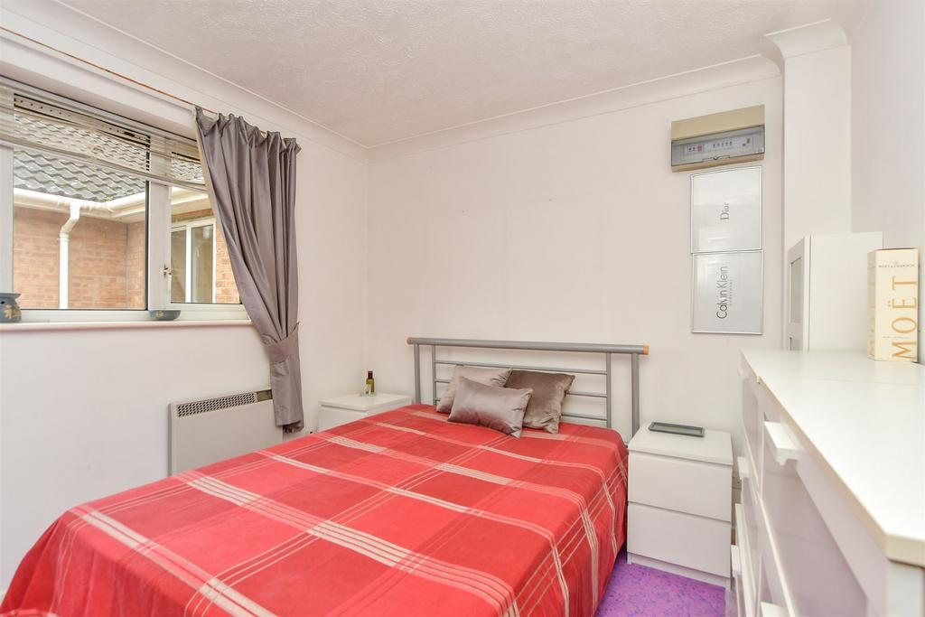Ferrier Close, Rainham, Gillingham, Kent 1 bed flat for sale - £125,000