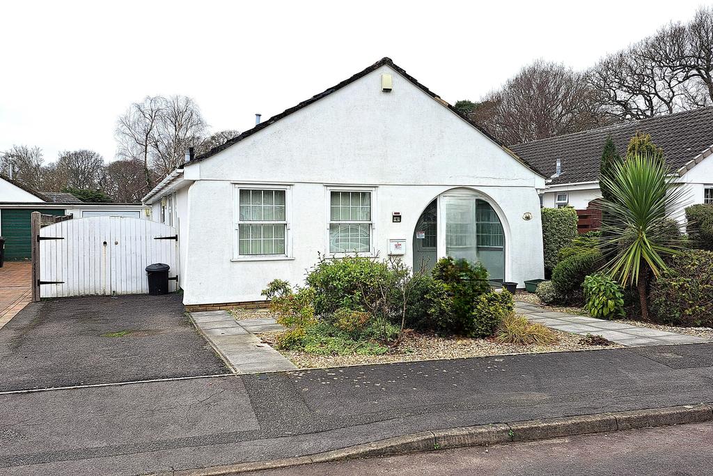 Thetchers Close New Milton BH25 5DH 3 bed detached bungalow - £450,000